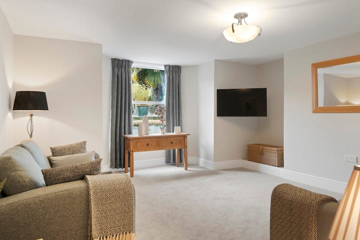 Characterful Apartment With Courtyard,  Barnstaple - Barnstaple