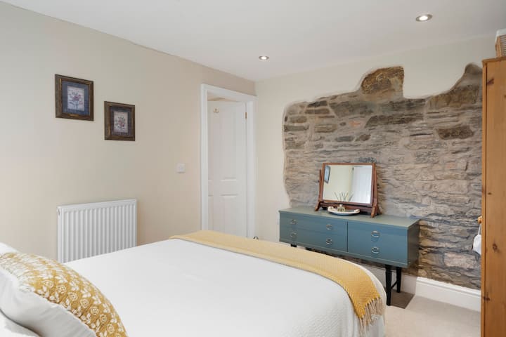 Characterful Apartment With Courtyard, Barnstaple - Barnstaple