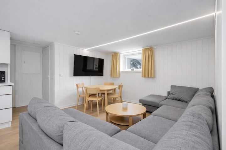 Prime Location  Free Parking - 5 Bedrooms - Kristiansand
