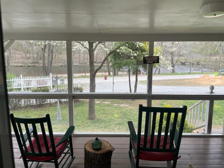 Bear-y Cozy Riverfront Home - Sylva, NC