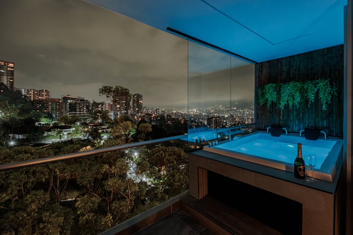 Luxury Poblado Views | Jacuzzi -Pool · A/c ·85” Tv - Medellín