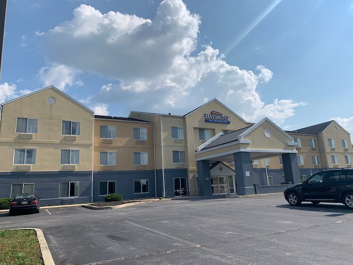 Excellent Hotel With Beautifully Decorated Rooms - Chambersburg, PA