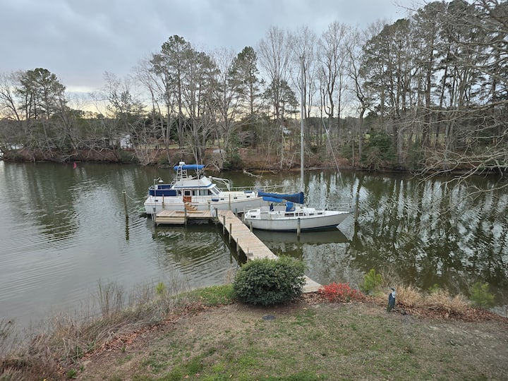 Quiet Getaway On Cozy Creek Off Bay. - Kilmarnock, VA