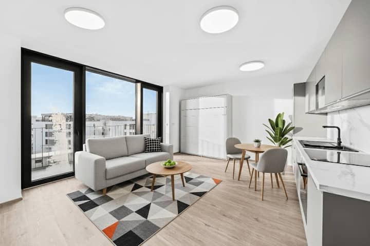 Cozy Pilsen Penthouse With Balcony - Pilsen