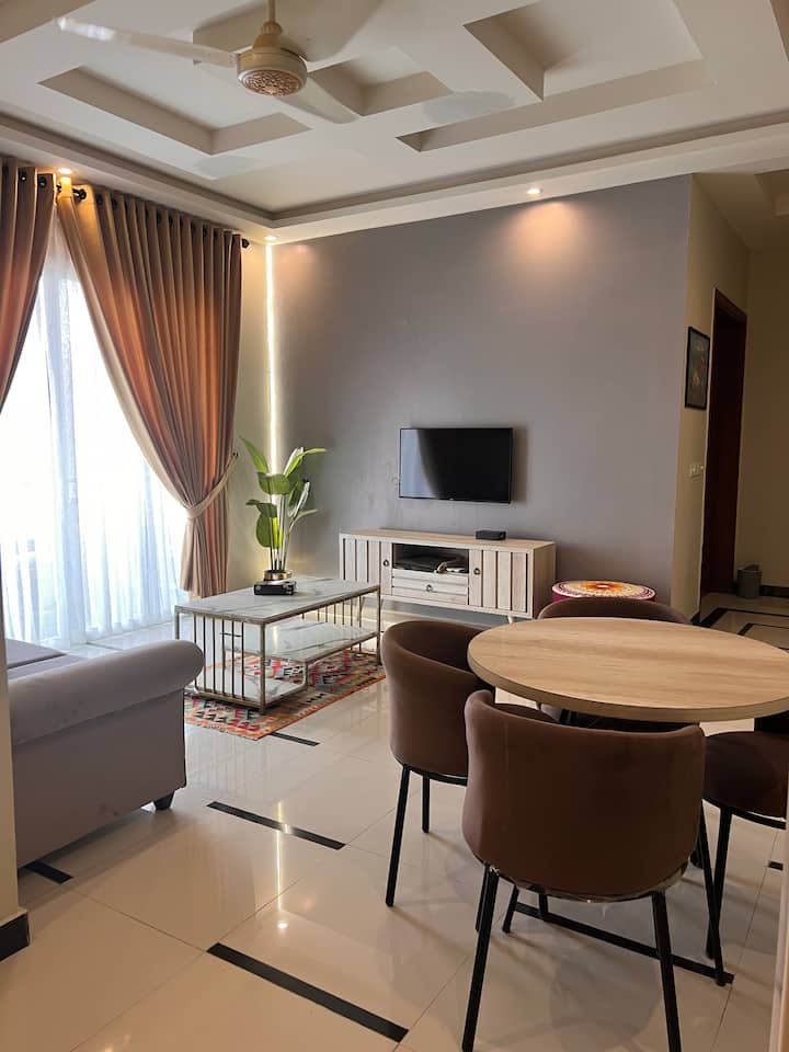 Secure And Modern 2 Br Place In The Centre Of City - Karāchi