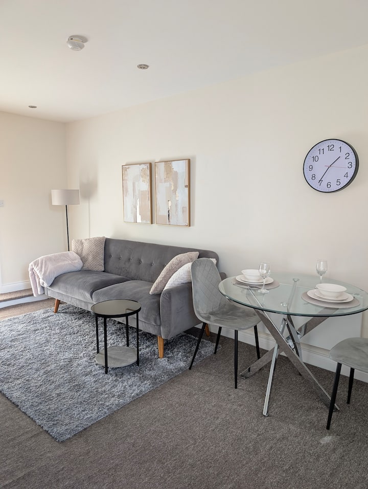 Bright 1-bed Flat, Free Parking | Easy City Access - Leeds