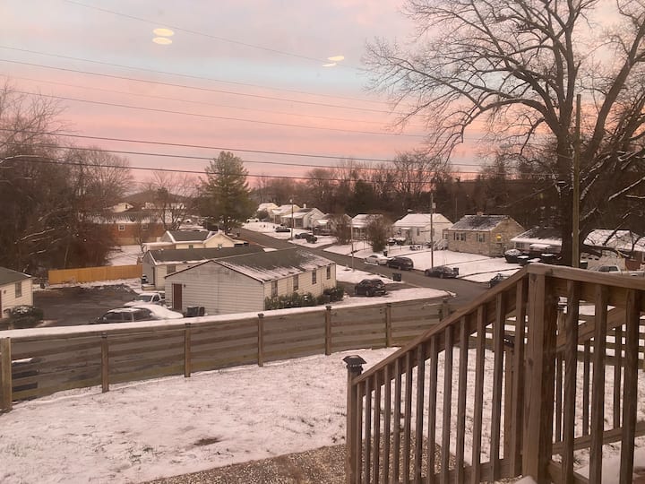 Cozy Hilltop Lookout With Mountain Sunset Views - Lynchburg, VA