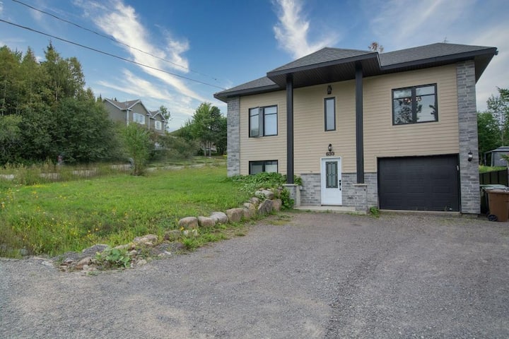 Discover The Laurentians: 3br With Large Backyard - Sainte-Agathe-des-Monts