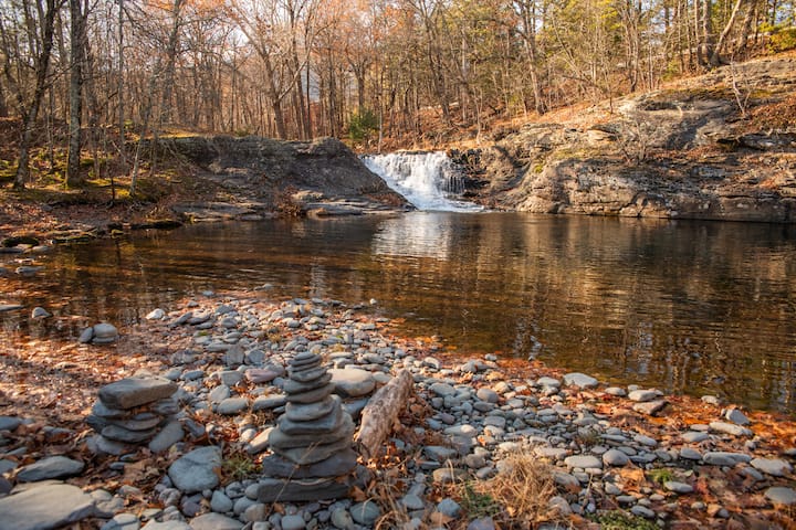 Waterfall And Forest House Retreat - Woodstock, NY
