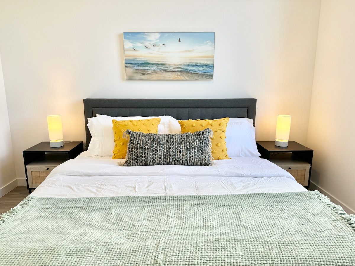 Luxury & Modern 2bed/1bath Palm Beach - POOL & GYM - Apartments for ...