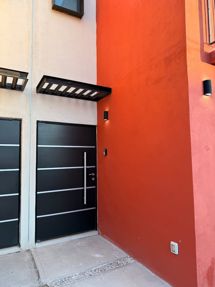 Amplia Casa Completa - León