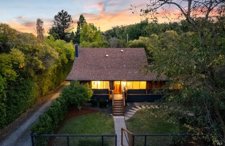 Comfy Modern Four Bed Marin Home - Stinson Beach, CA