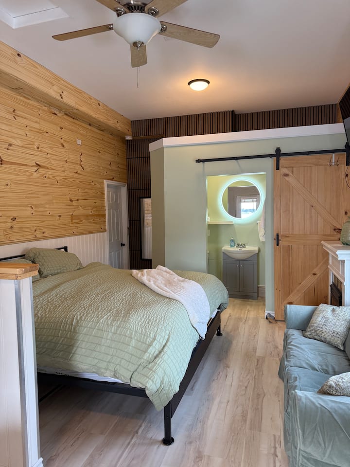 Private Cozy Studio Suite With Stunning River View - Prescott