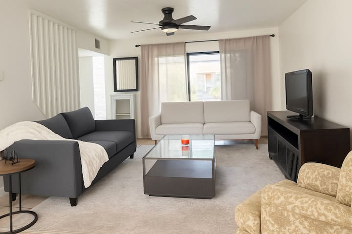 Modern Comfort Near Downtown Lakeland - Lakeland, FL