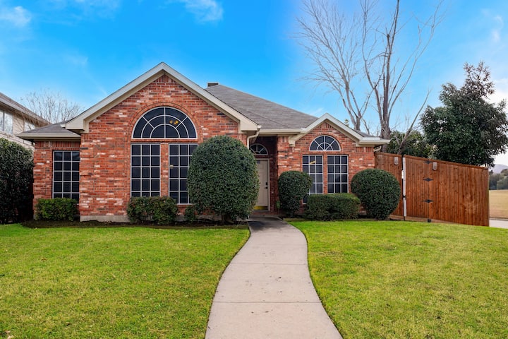 Suburban Retreat Central To Dallas, Plano & Frisco - Carrollton, TX