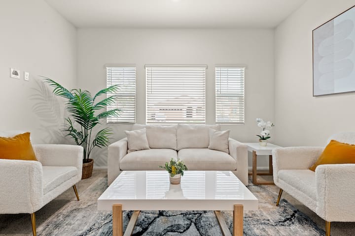 Cozy1br Apartment With Living Room & Private Space - Moreno Valley, CA