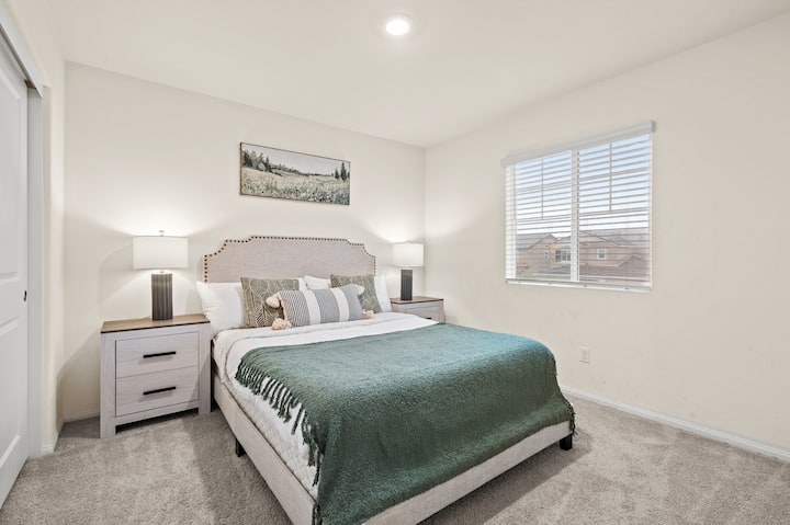 Modern 4br/2.5 Ba/near Shops&parks Family-friendly - Lake Perris State Recreation Area, Perris