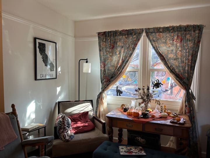 Charming Historic West Berkeley Apartment - Berkeley, CA