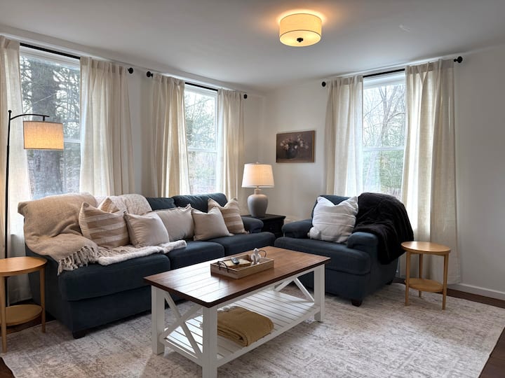 Spacious Farmhouse Retreat-the Farm At Carter Hill - East Hampton, CT