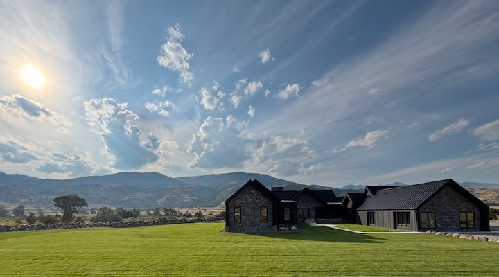 Luxury Riverfront Lodge Paradise Valley Mt - Emigrant, MT