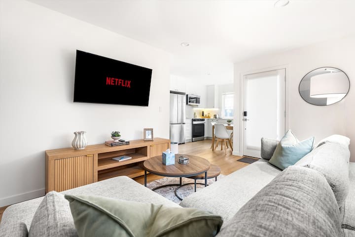 North Seattle Townhome | Corner Unit - Seattle, WA