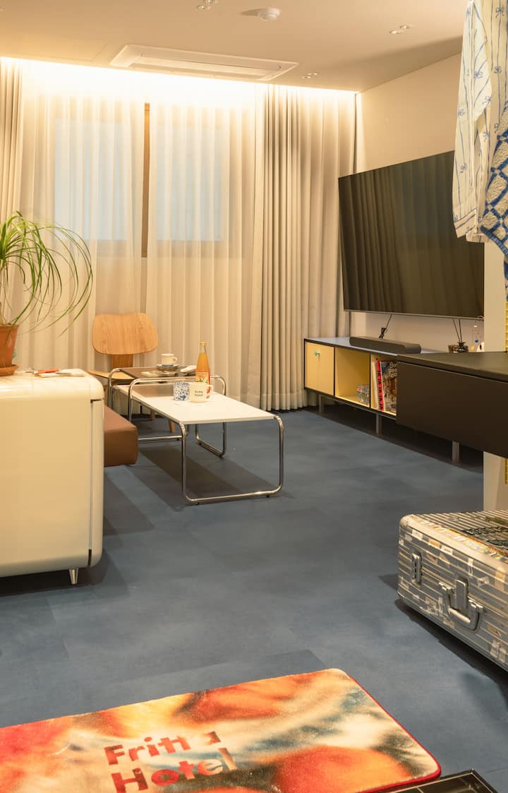 Fritta Hotel #수원역도보7분#행궁동#퀸침대2개#빈티지가구#리뉴얼오픈#ott무료 - Suwon-si