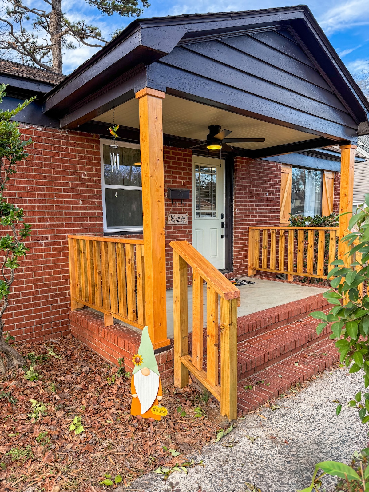 Modern 3BR Home, Walk to Sugar Creek Light Rail - Houses for Rent in ...