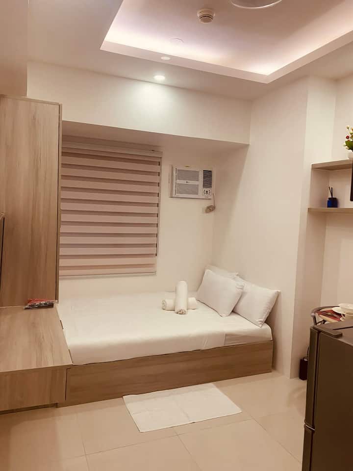 12staycation Infront Us Embasy W/pay Parking - Manille