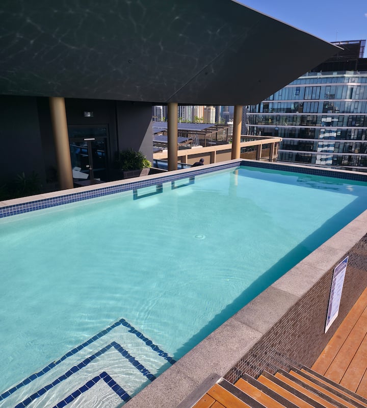 Valley Oasis 2br/2ba | Free Parking | Rooftop Pool - 뉴스태드