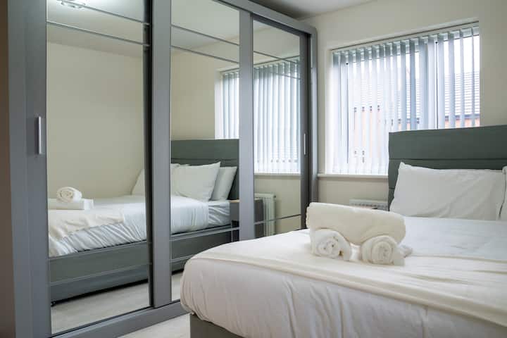 Spacious, Comfy 2-bed House With Private Garden - Sheffield
