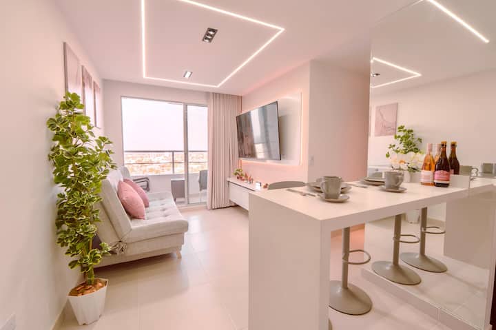High-floor Apt W/ Pool, Balcony & Style - Cartagena