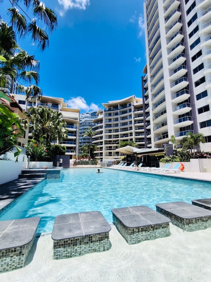 Bright Surfers Paradise Escape W Resort Facilities - Surfers Paradise
