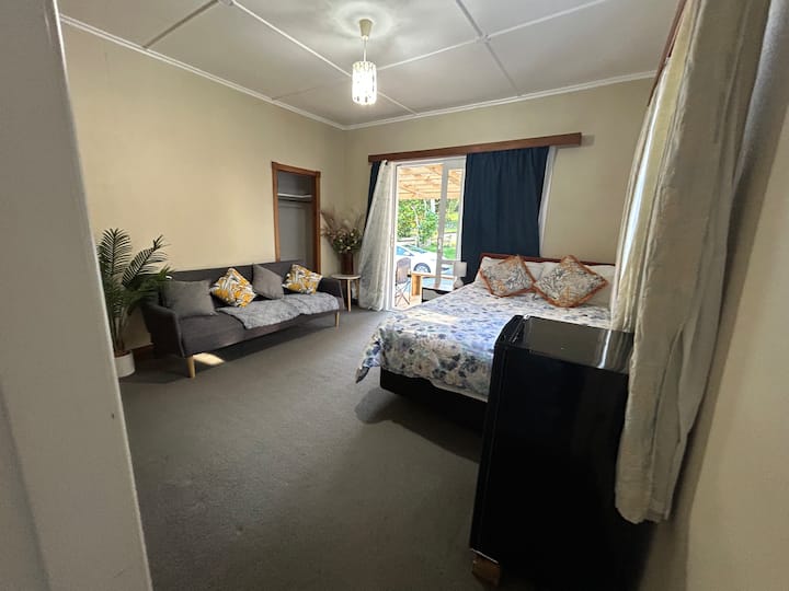 Studio With Private Bathroom And Deck - Whangārei