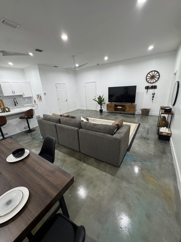 Royal Ranch | Luxury Family Estate Near Polo. - Royal Palm Beach, FL