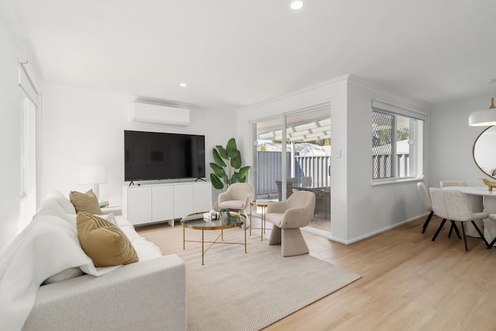 Bright & Stylish White Oasis - Victoria Park