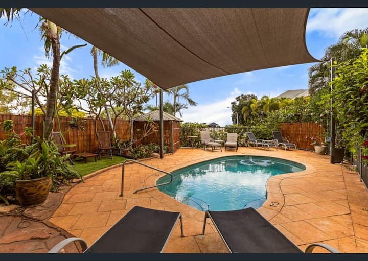 A Quiet Tropical Courtyard & Heated Pool - Broome