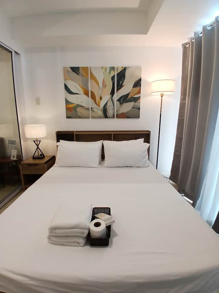 1br Condotel In Azure Urban Resort Near Naia #Bh4 - Parañaque