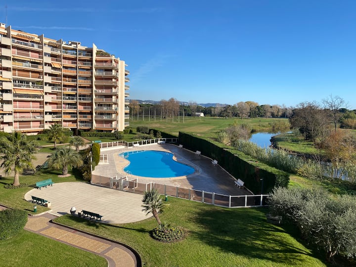 Deux Pièces:
4 Couchages, Clim Piscine & Parking - Mandelieu-la-Napoule