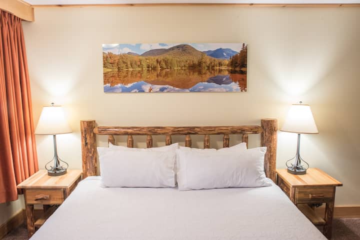 King Room Near Whiteface Mountain - Adirondack Mountains