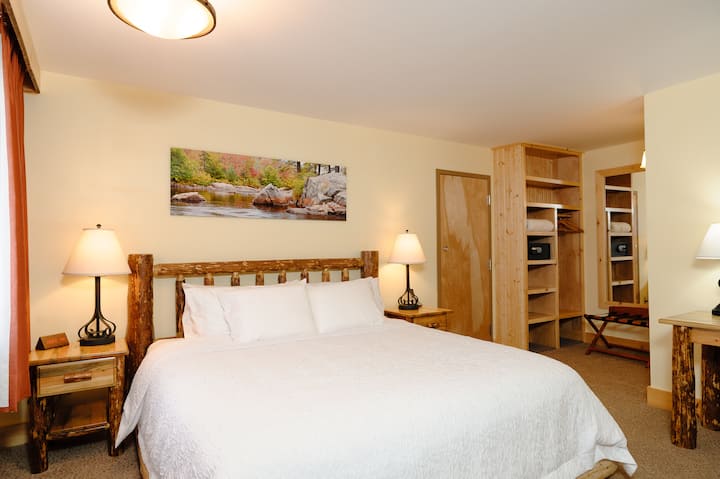 2 Br Suite | 2 Queen + 1 King Bed - Lake Placid, NY