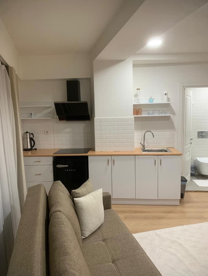 ÜMraniye çArşıda Metronun Yanın Da Aile Ye Uyğun - Polonez