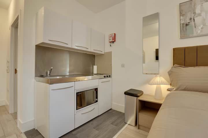 Stunning Central Studio Portsea - Southsea
