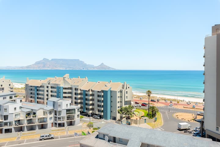 Beach Front 3-bed Flat With Stunning Mountain View - Parklands