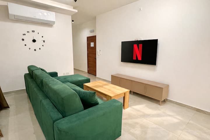 Spacious 3-bedroom Apartment With Terrace - Malte