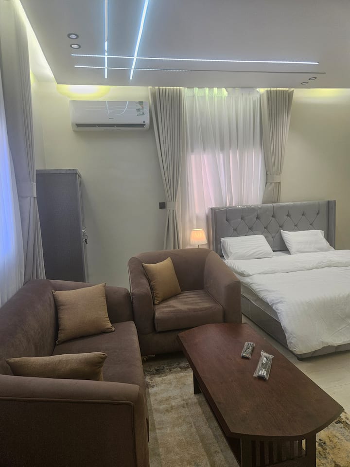 استديو بسرير مزدوج وجلسة كنب جانبيه مستقل بدورة مي - Eritrea