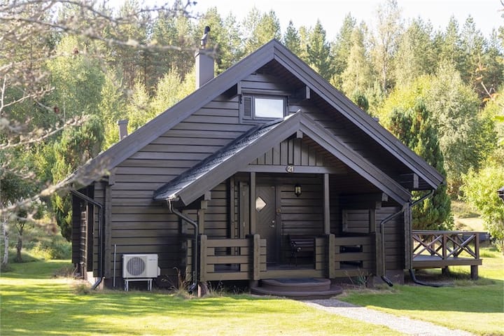 Charmig Timmerstuga + Gäststuga Intill Sjön Sommen - Tranås