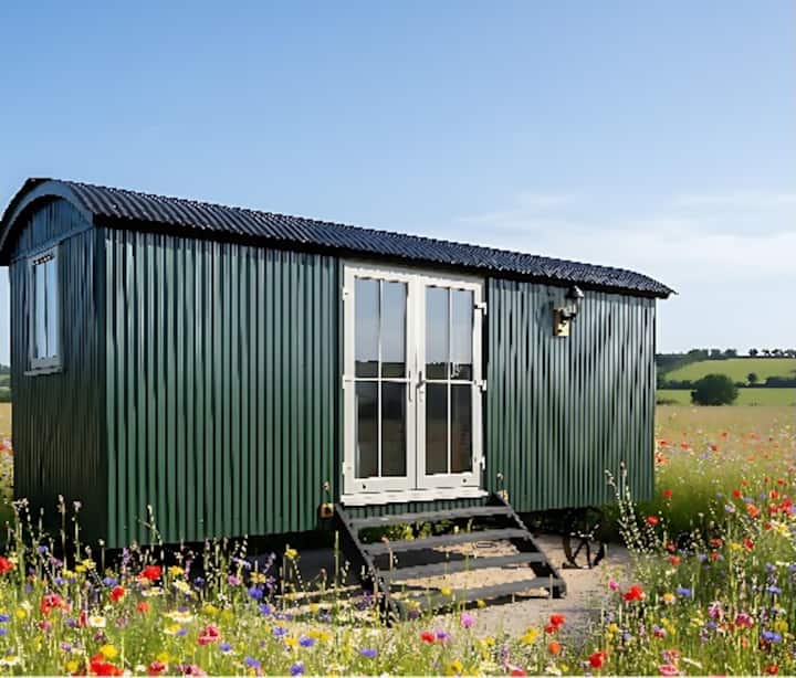 The Old Farmhouse Shepherd's Hut - Midhurst
