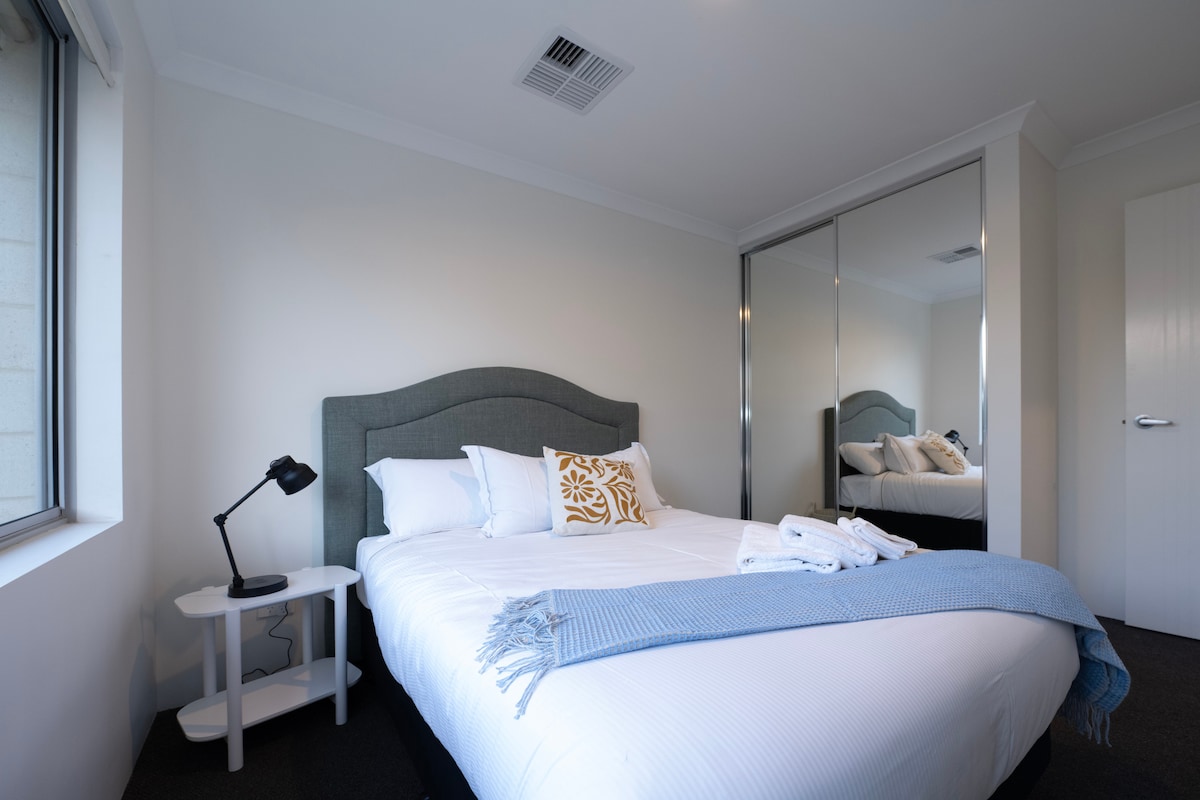 Elegant Henley Brook Escape & space to unwind - Houses for Rent in ...