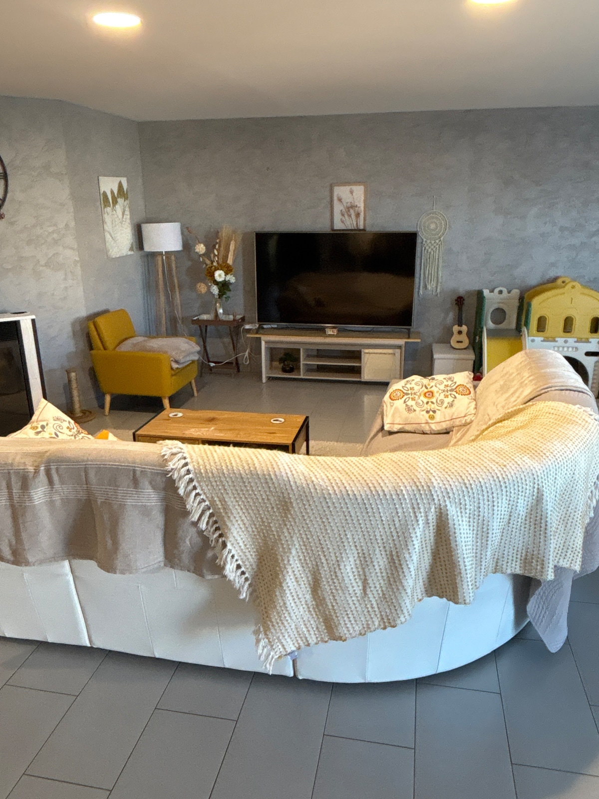 Beautiful family house with garden and terrace - Houses for Rent in ...