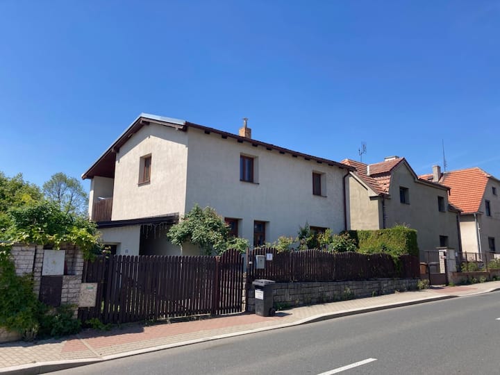 Vybavený Byt Pro Střednědobý Pobyt Praha-slivenec - Prague